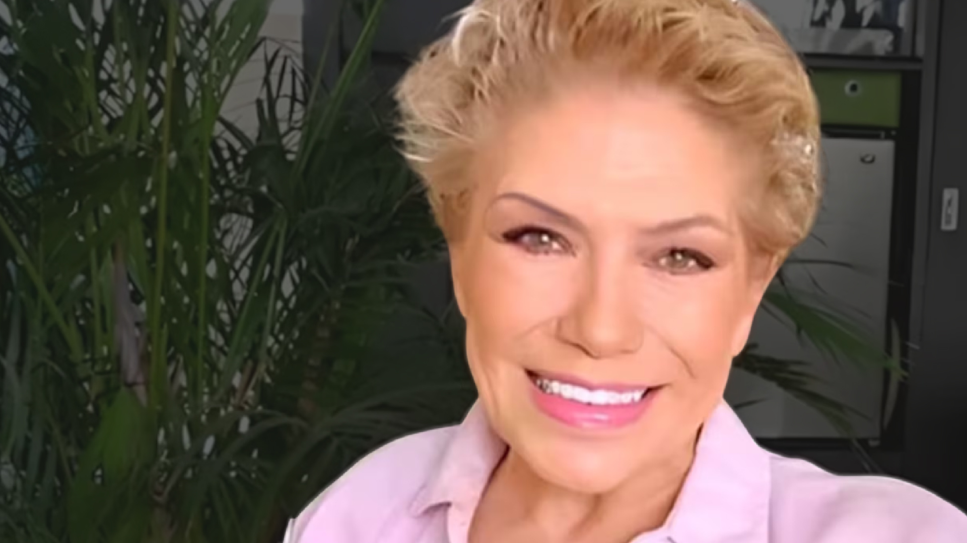 Fallece Gabriela Michel, madre de Aislinn Derbez - Paloma & Nacho