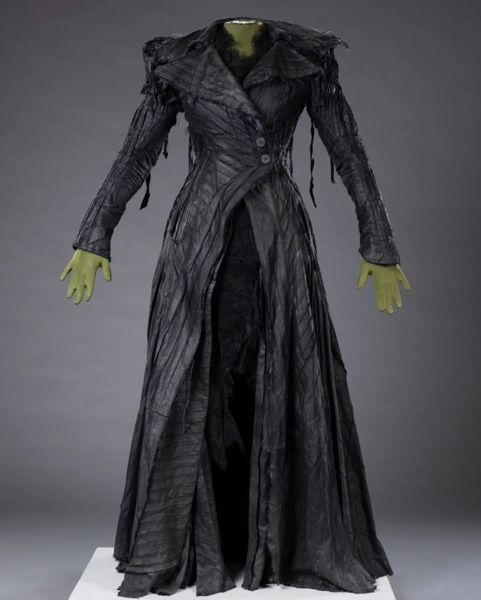 Entre magia y elegancia: los mejores outfits de Wicked - Paloma & Nacho