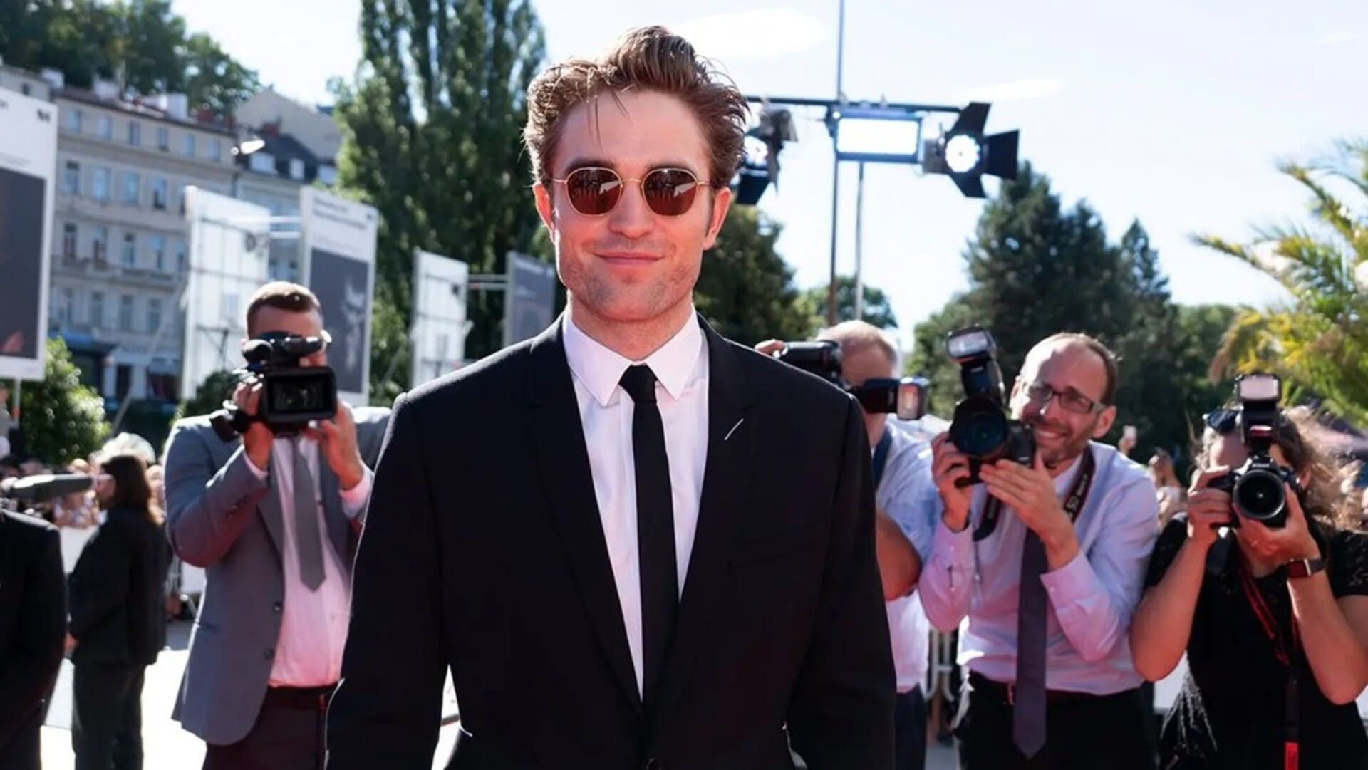 ¡Robert Pattinson se quedó dormido en el peor momento! - Paloma & Nacho